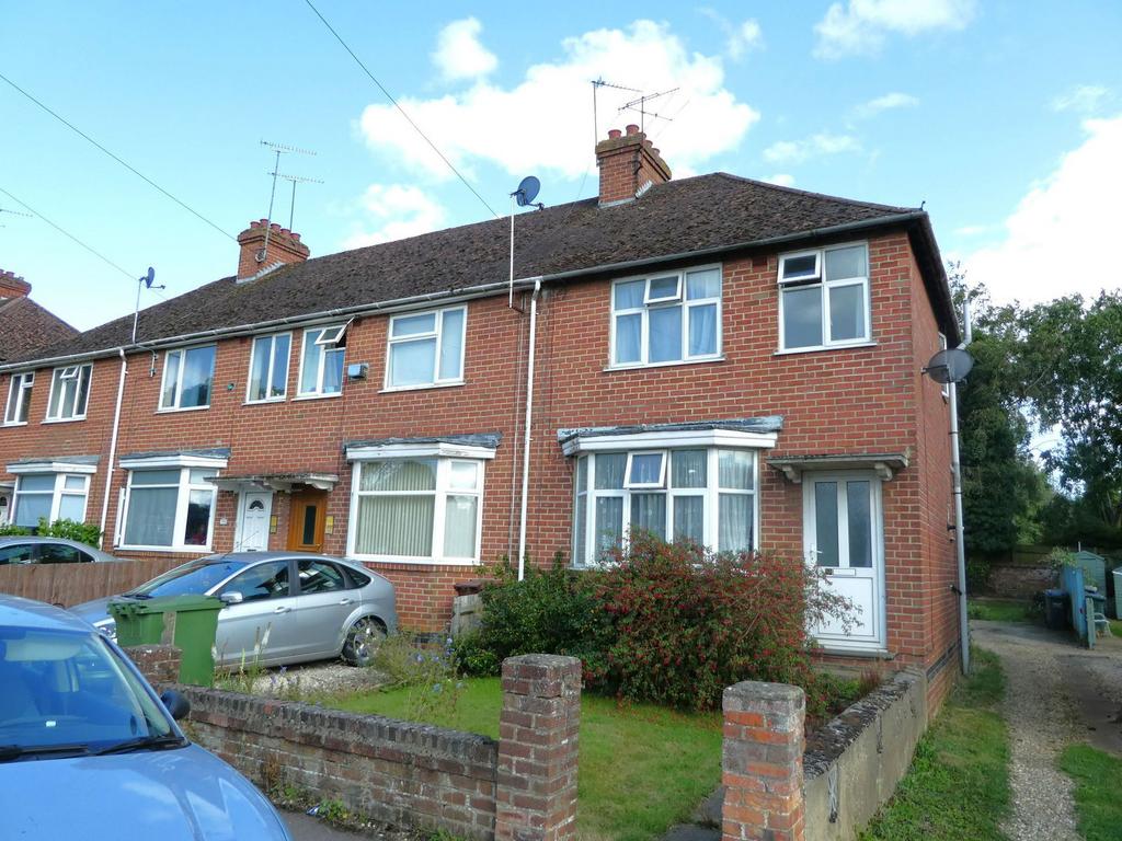 Ruscote Avenue, Banbury 3 bed end of terrace house - £225,000