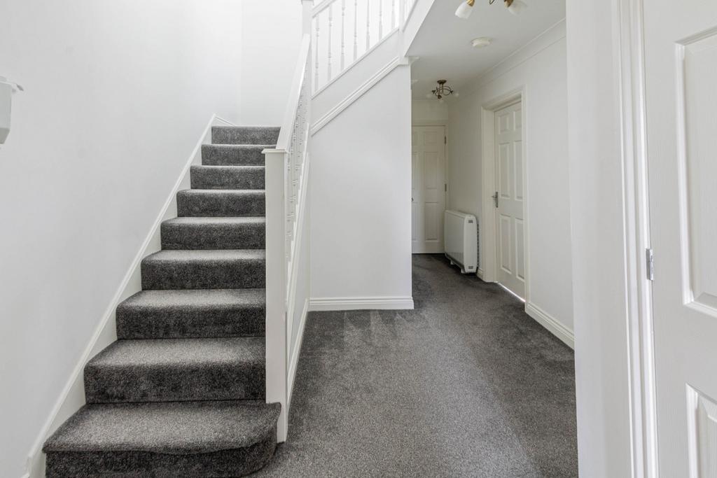 Clarendon Way, COLCHESTER, CO1 2 bed duplex - £240,000
