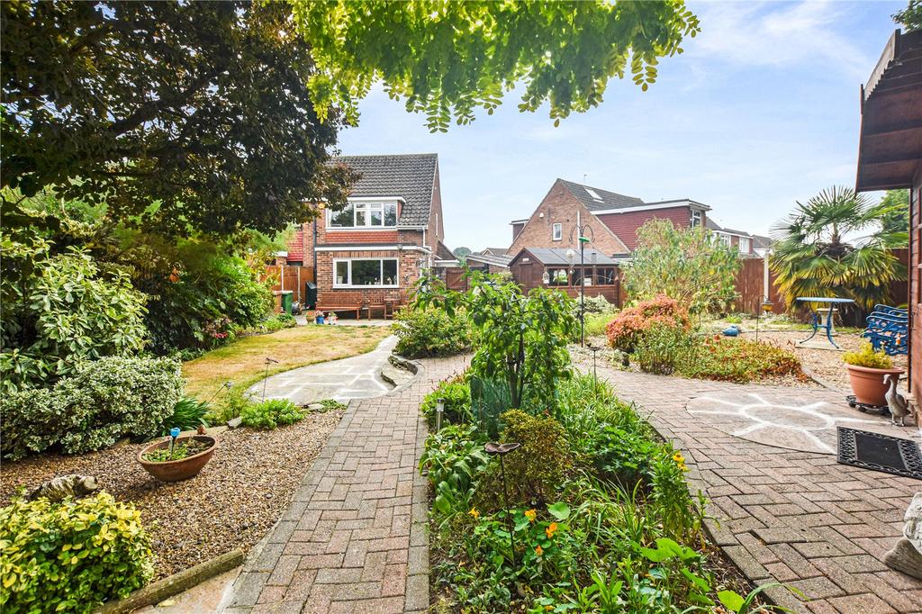 Oakley Park, Bexley, Kent, DA5 3 bed semi-detached house for sale - £ ...