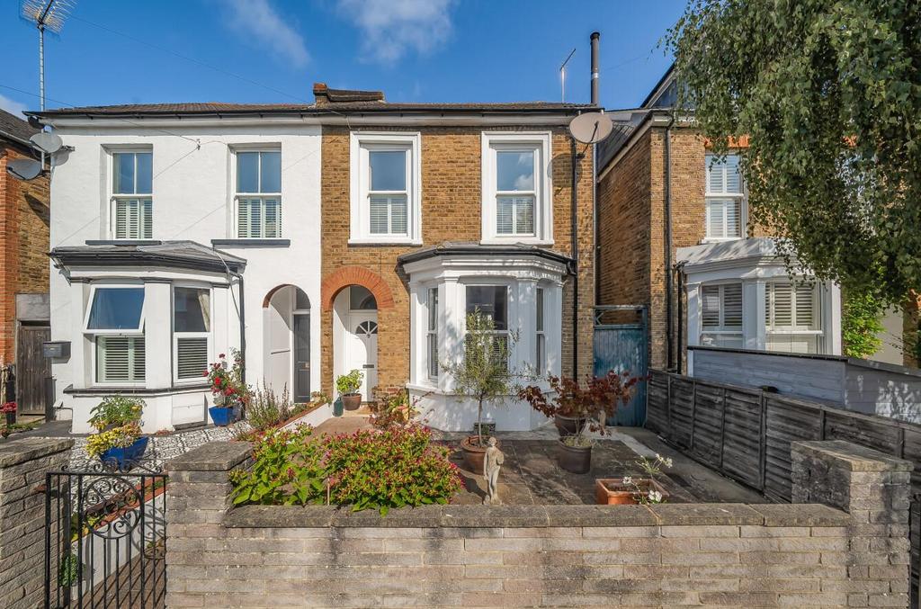Gibbon Road, Kingston Upon Thames KT2 3 bed semi-detached house - £995,000