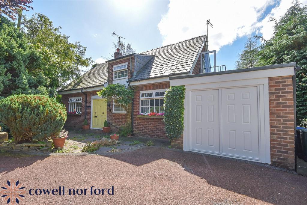 Healey Grove, Rochdale OL12 3 bed detached house - £300,000