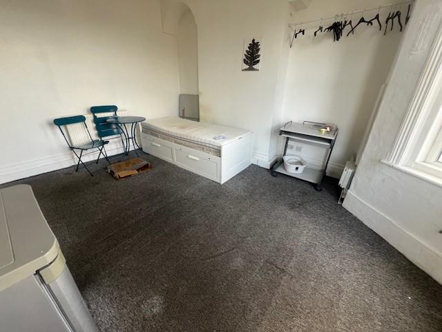 182 Holdenhurst Road, Bournemouth, BH8 1 bed flat - £675 pcm (£156 pw)