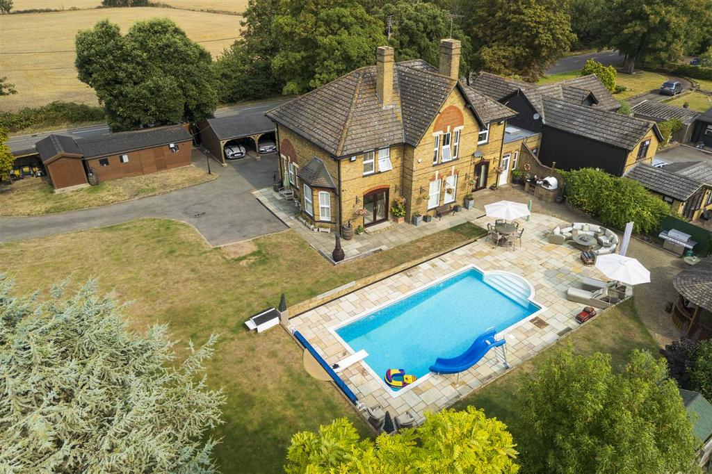 Lingfield House, Sheppey Way, Bobbing 5 bed link detached house - £ ...