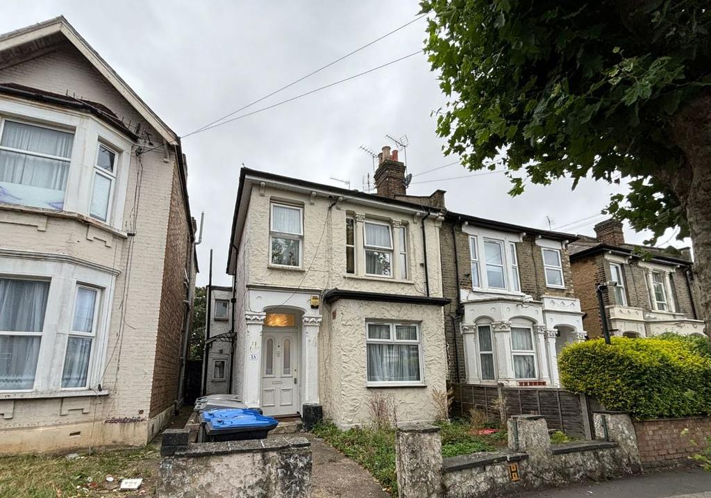 Ground Floor Flat, 5 Bruce Road... 3 bed flat - £300,000