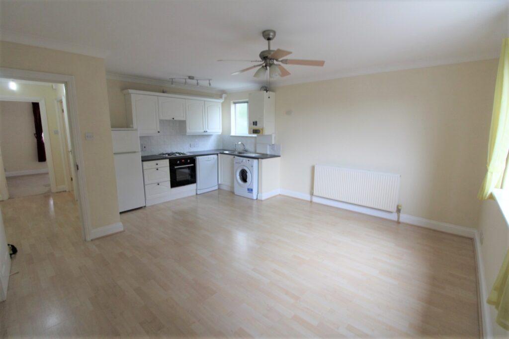 Cranbrook Lane, N11 1PH 1 bed flat - £1,400 pcm (£323 pw)
