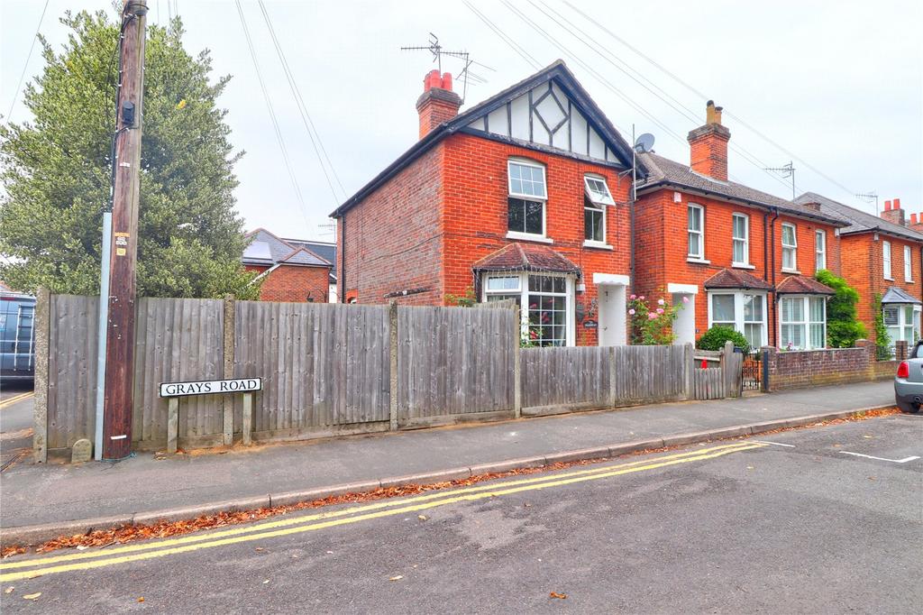 Grays Road, Farncombe, Godalming... 3 bed detached house - £600,000