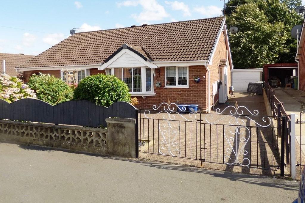 Chestnut Rise, Leeds LS12 2 bed semi-detached bungalow for sale - £194,995