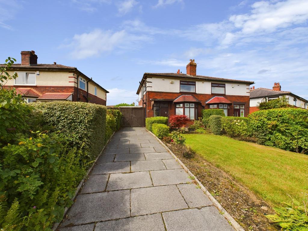 Henfold Road, Manchester M29 3 bed semi-detached house - £200,000