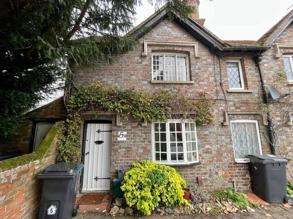 Church Gate, Thatcham RG19 3 bed cottage - £1,400 pcm (£323 pw)