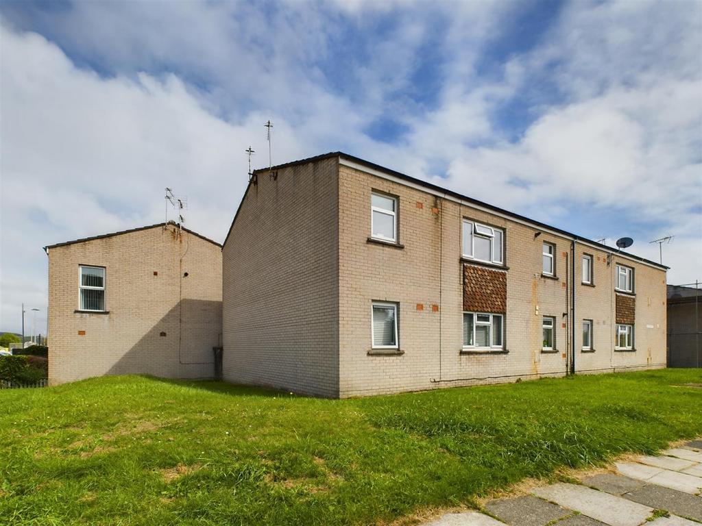 Suffolk Close, Porthcawl CF36 2 bed apartment for sale - £135,000