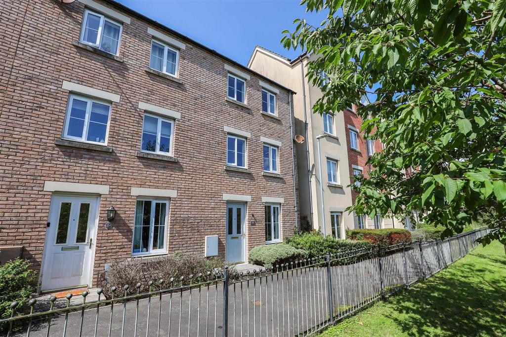 De Clare Drive, Radyr, Cardiff 3 bed townhouse - £350,000