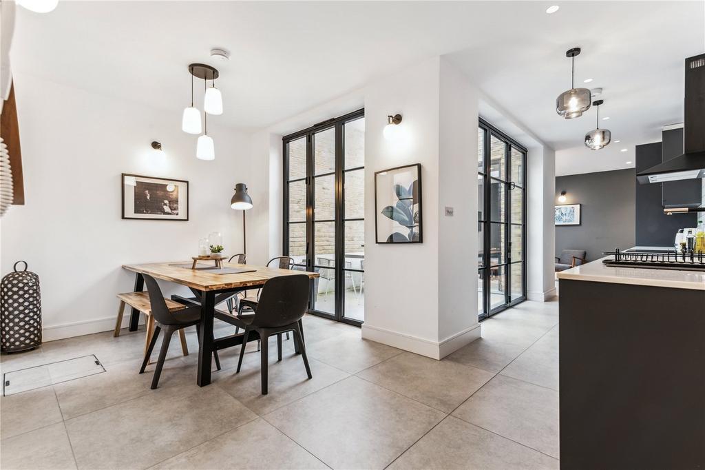 Trinity Road, SW17 2 bed apartment - £625,000