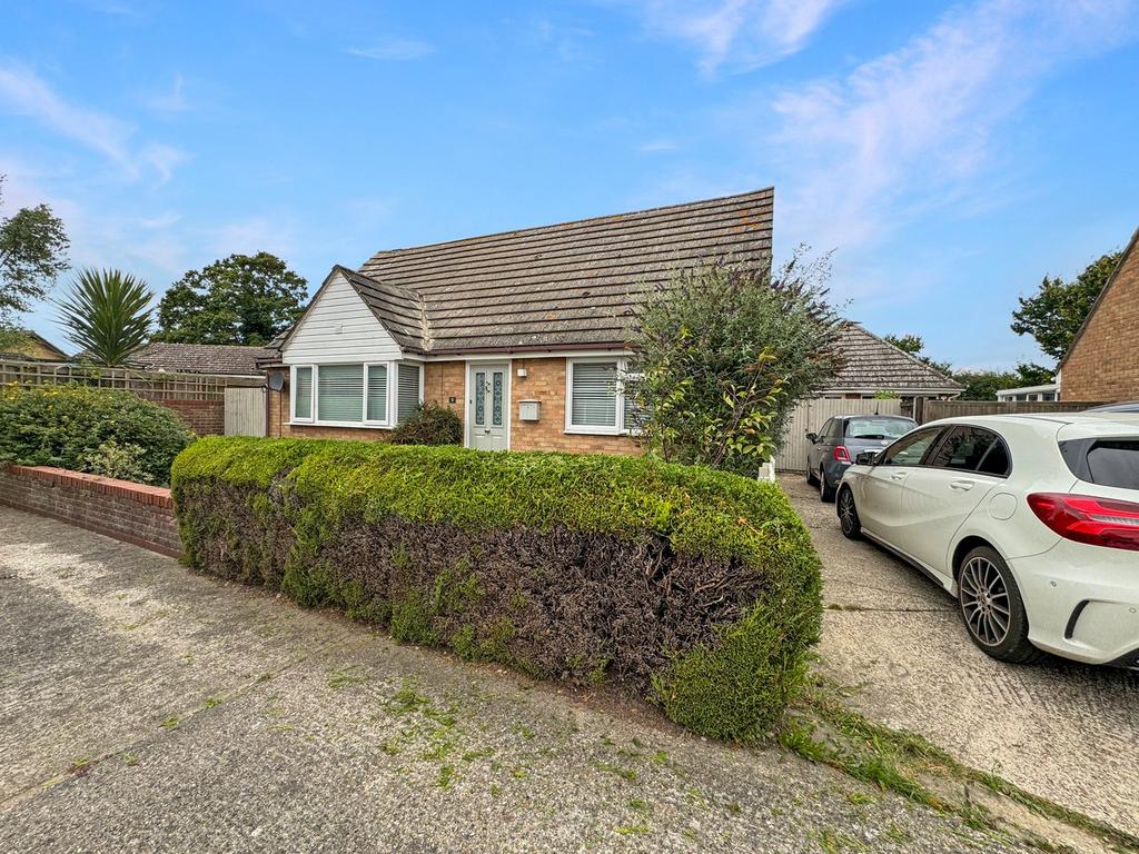 Robert Way, Wivenhoe, Colchester, CO7 3 bed detached bungalow - £325,000