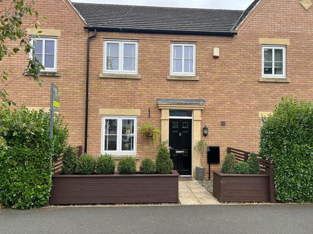Terry Smith Avenue, Rothwell, Kettering 3 bed terraced house - £270,000