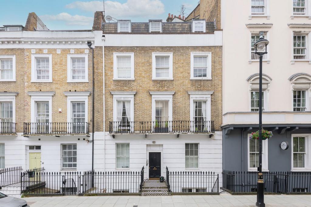 Warwick Way, London SW1V 2 bed flat - £3,000 pcm (£692 pw)
