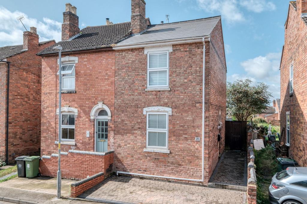 Mayfield Road, Worcester, WR3 8NS 3 bed semi-detached house - £275,000