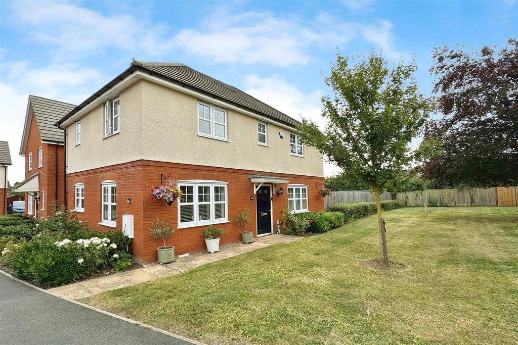 Hensman Close, Rushden NN10 3 bed detached house - £350,000
