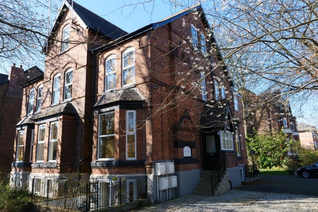Alness Road, Whalley Range 2 bed apartment - £225,000