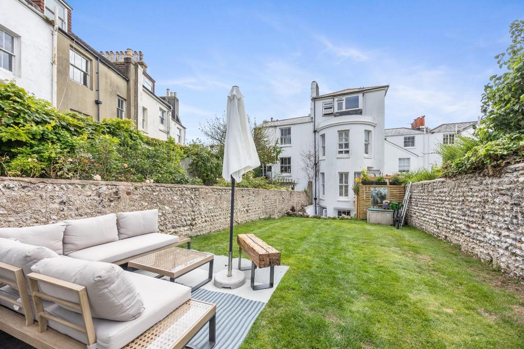 Clifton Terrace, Brighton 1 bed maisonette - £525,000