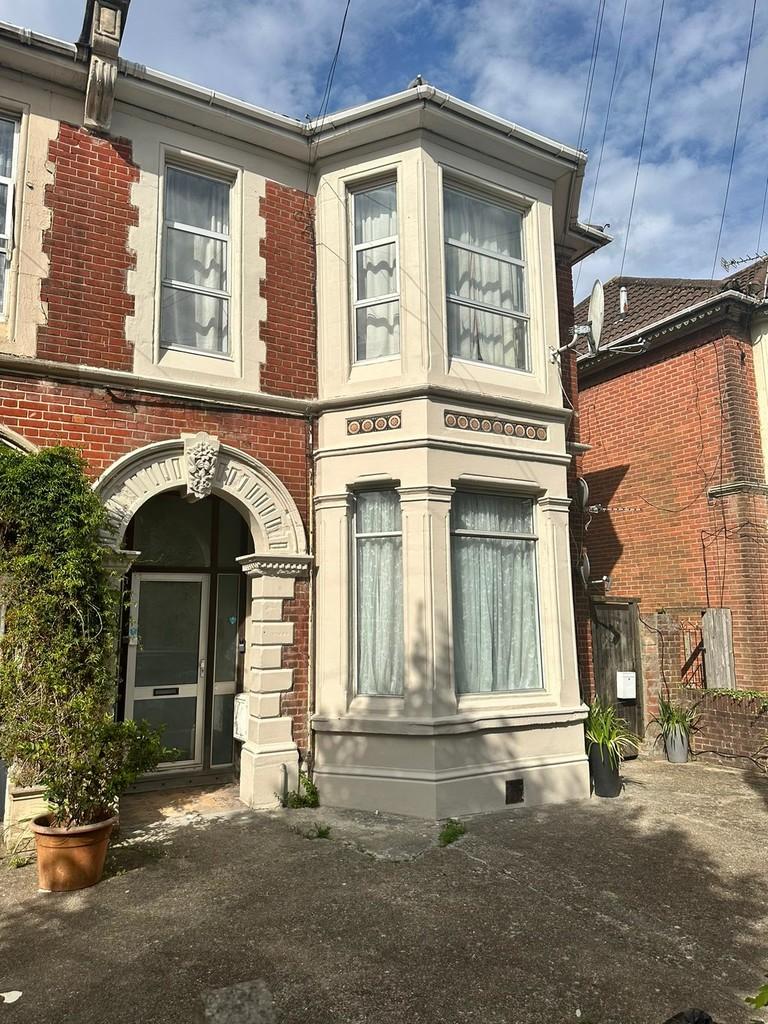 Denzil Avenue 3 bed flat - £1,550 pcm (£358 pw)
