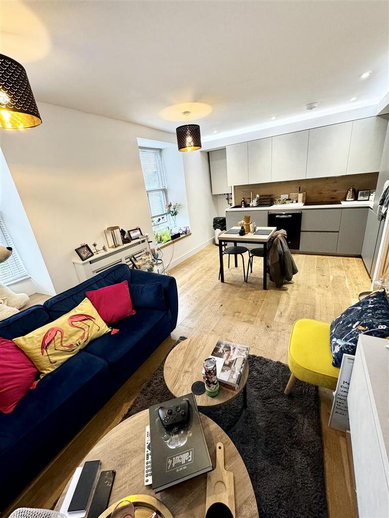 Highland Street, Ivybridge 2 bed apartment - £895 pcm (£207 pw)