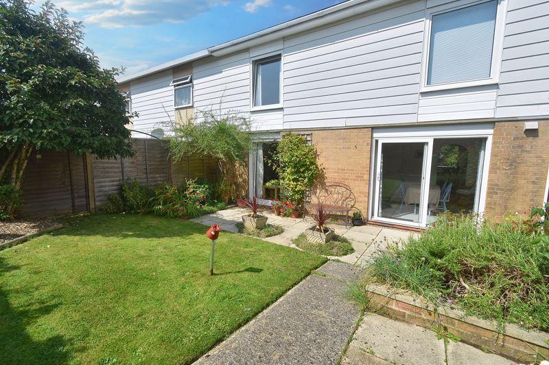 Fountains Close, Basingstoke RG24 3 bed terraced house - £295,000