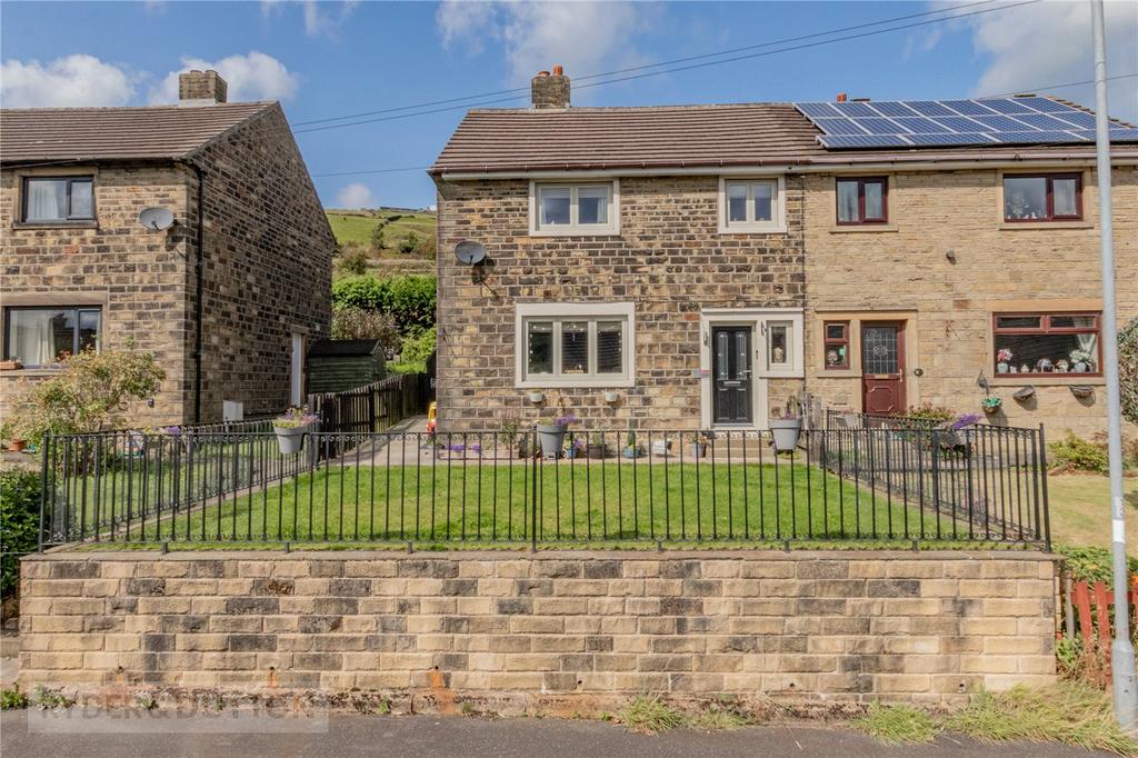 Dirker Drive, Marsden, Huddersfield... 3 bed semi-detached house - £275,000