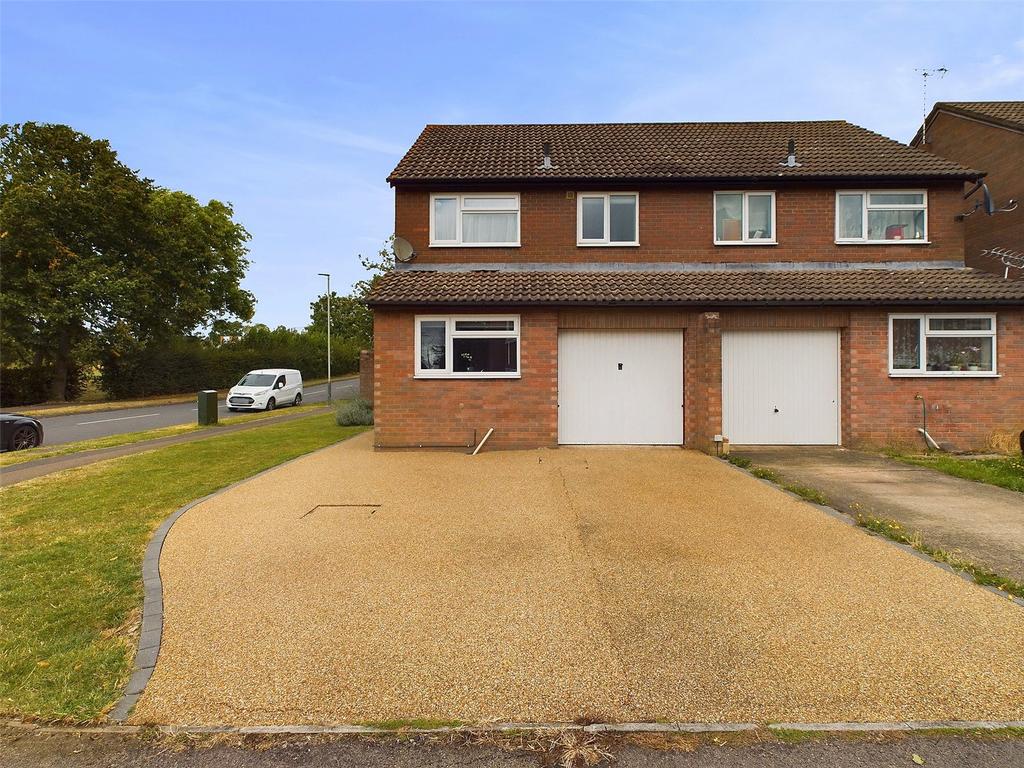 Terry Ruck Close, Cheltenham... 3 bed semi-detached house - £290,000