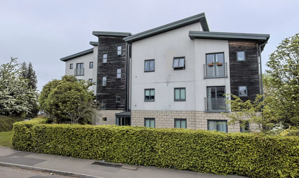 Great North Way, Hendon, NW4 2 bed flat - £350,000