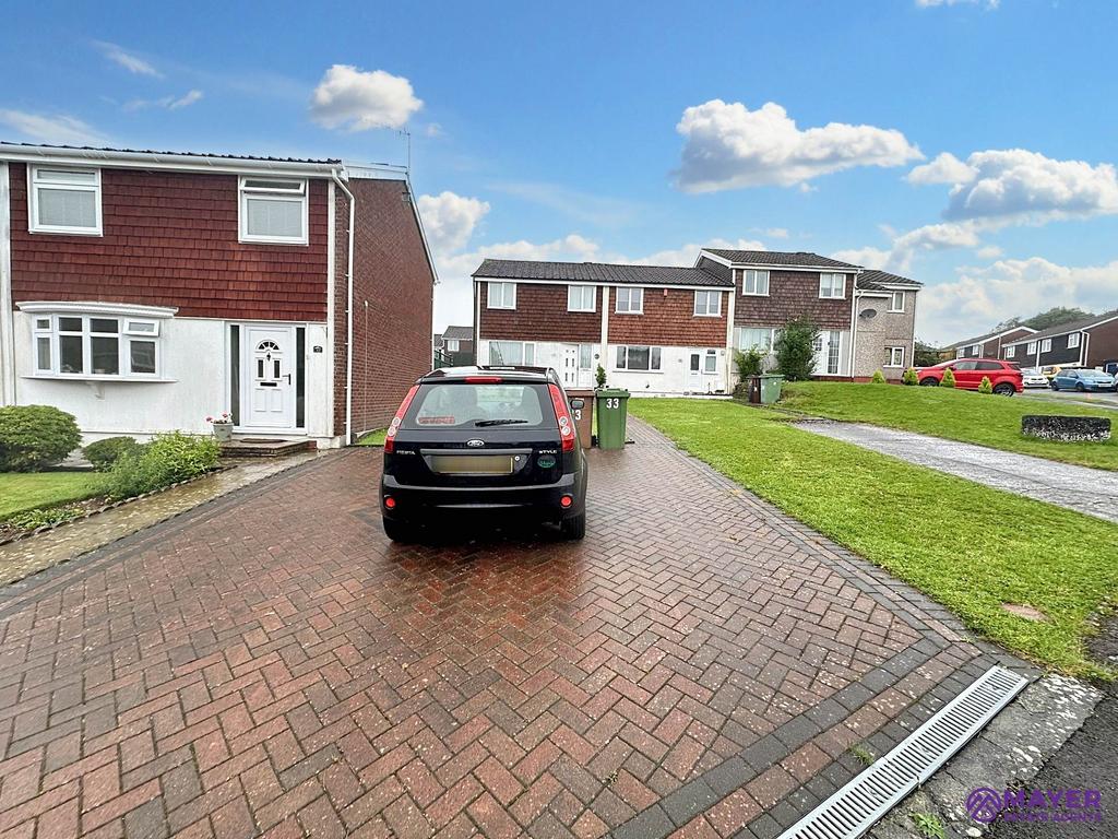 Weir Close, Plymouth PL6 3 bed end of terrace house - £275,000