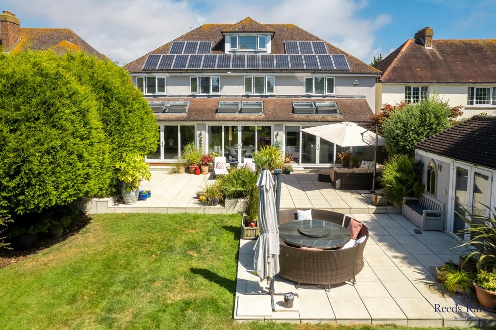 Cherry Garden Lane, Kent CT19 6 bed detached house for sale - £950,000