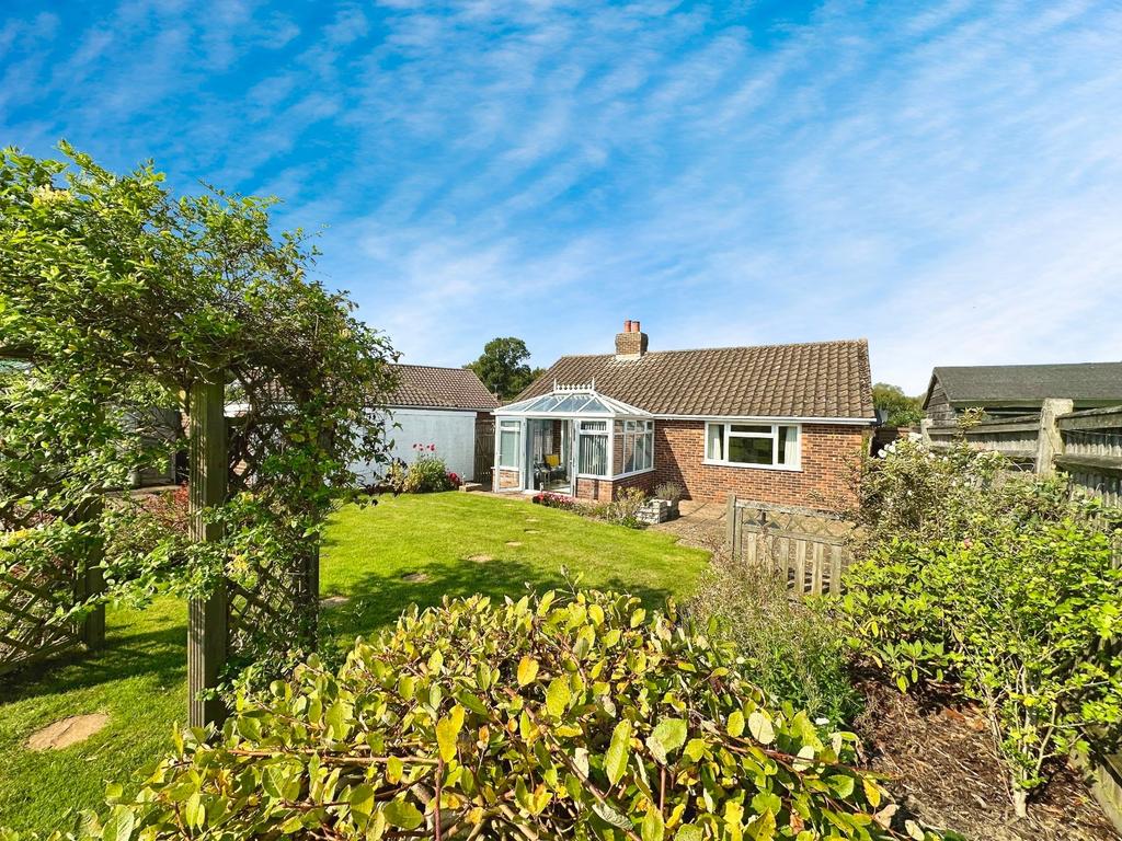 Chestnut Close, Rye TN31 2 bed bungalow - £400,000