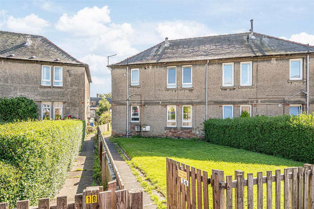 16 Scott Street, Dunfermline, KY12 9EJ 2 bed flat - £95,000