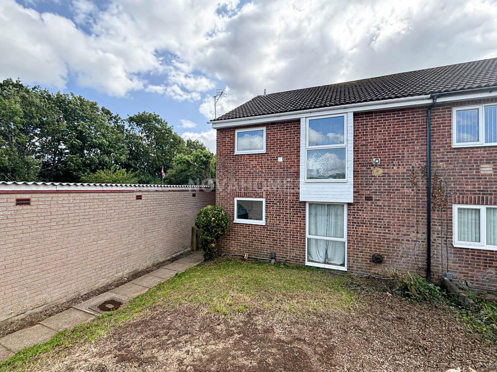 Walcot Close, Plymouth PL6 2 bed flat - £150,000