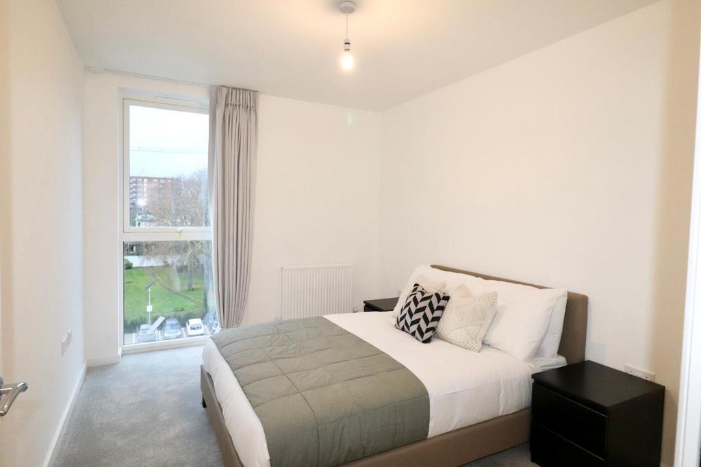 10 Carnation Gardens, Hayes UB3 2 bed apartment - £2,100 pcm (£485 pw)