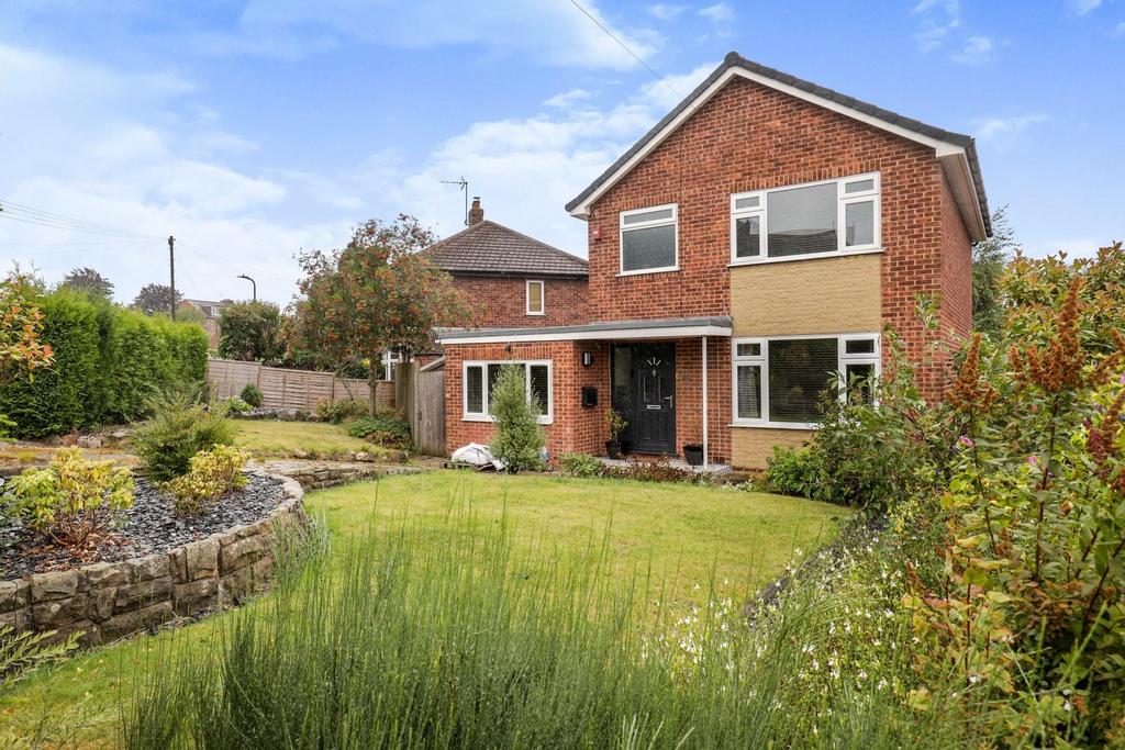 Hill Top Walk, Harrogate, HG1 3BX 4 bed detached house - £380,000