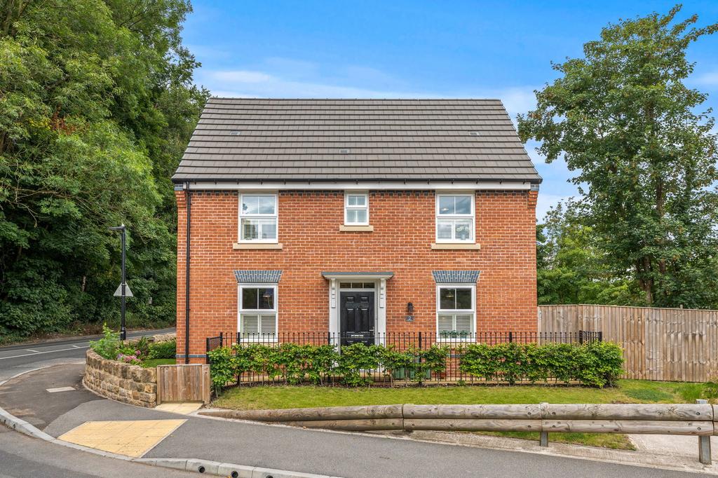 Main Road, Sheffield S35 3 bed semi-detached house - £325,000