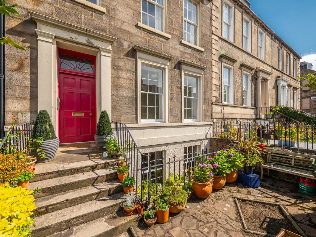15 Pilrig Street, Pilrig, Edinburgh, EH6 1 bed flat - £220,000