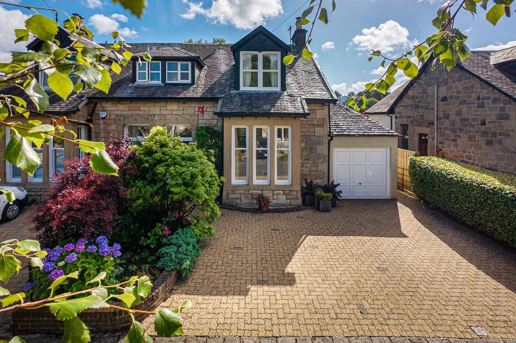 Montrose Gardens, Milngavie 3 bed semi-detached house - £585,000