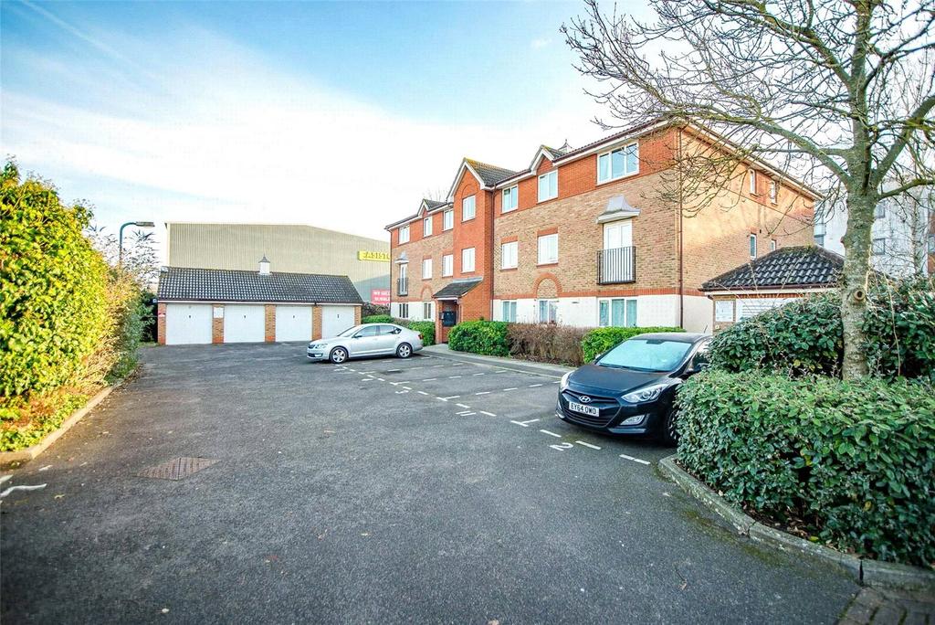 Bodiam Court, Maidstone, ME16 2 bed flat - £190,000