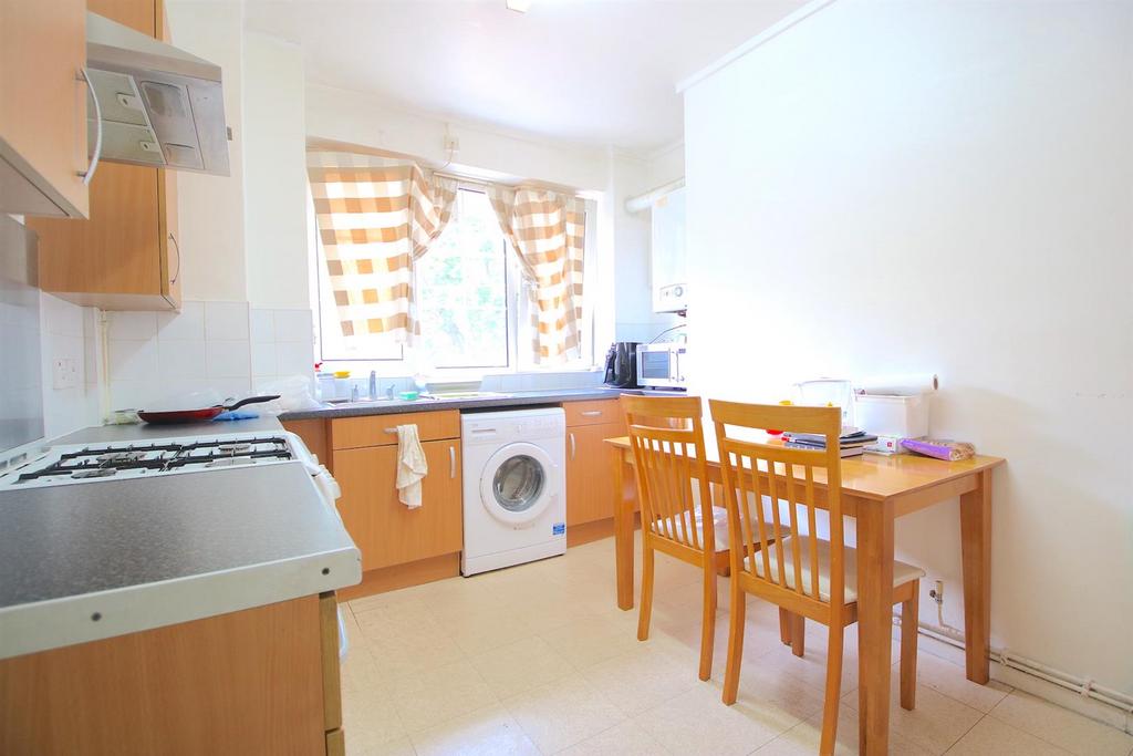 Lowood Street, London E1 2 bed flat - £2,000 pcm (£462 pw)