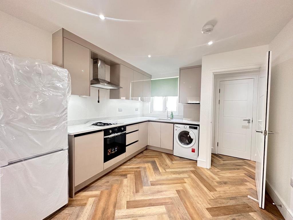 Greenford UB6 1 bed flat - £1,400 pcm (£323 pw)