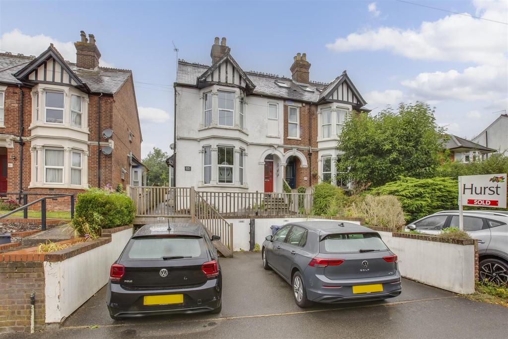 Amersham Road, High Wycombe HP13 1 bed maisonette - £210,000