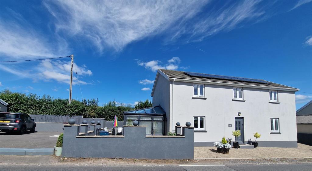 Cross Inn, Laugharne, Carmarthen 3 bed detached house - £375,000
