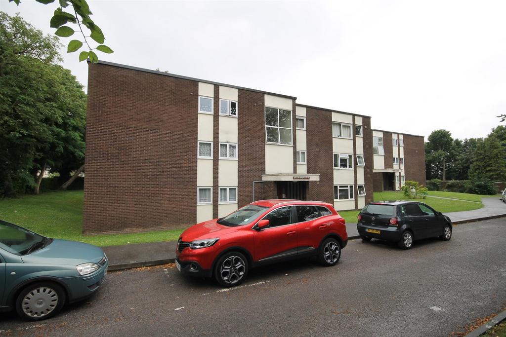 10 New Colebrook Court 2 bed flat - £1,400 pcm (£323 pw)