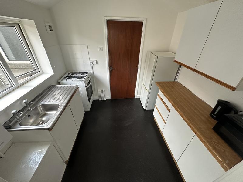 Railway Street, Splott, Cardiff 2 bed flat - £890 pcm (£205 pw)