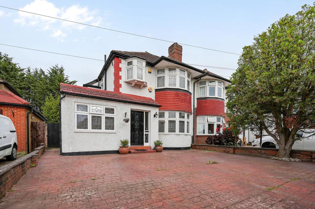 Woodlands Avenue, Worcester Park, KT4 4 bed semi-detached house - £825,000