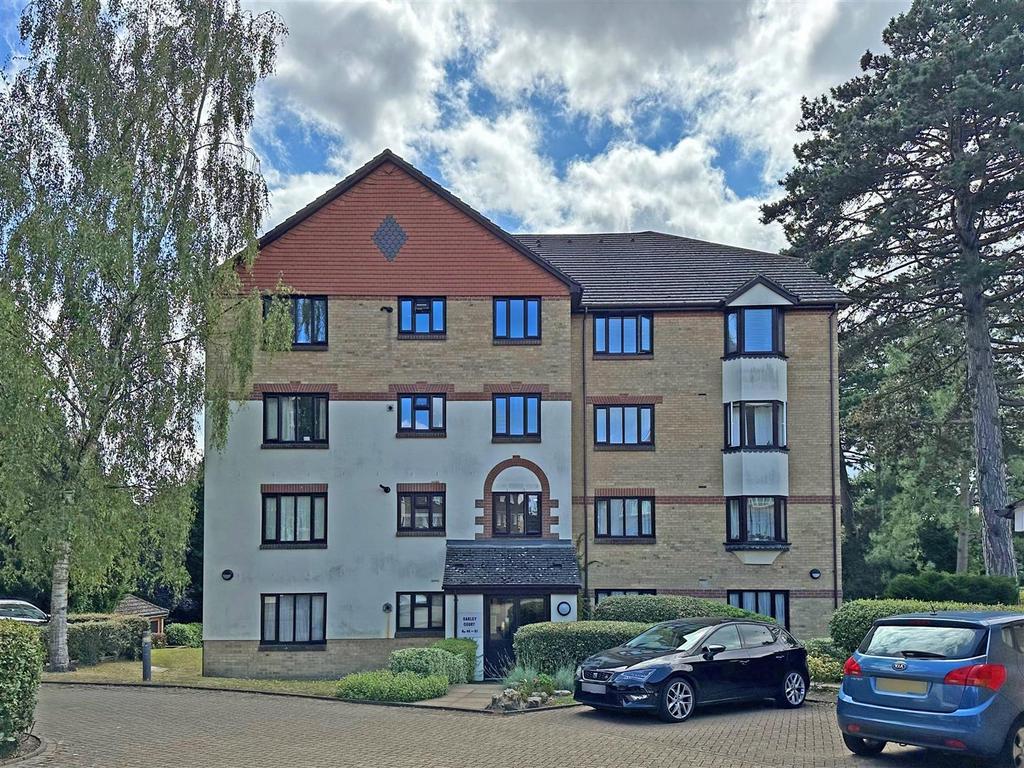 St. Annes Rise, Redhill 2 bed flat - £335,000