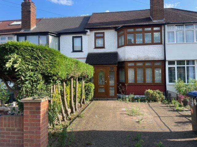Hoe Lane, Enfield 3 bed house - £2,250 pcm (£519 pw)