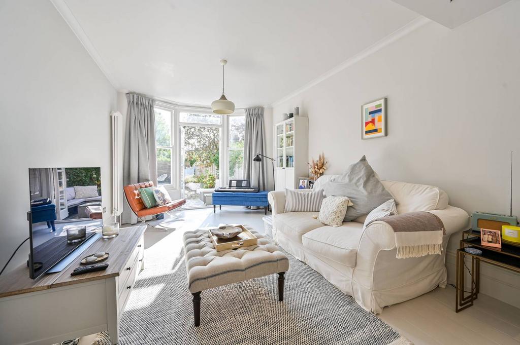 Pepys Road, New Cross, London, SE14 2 bed flat - £2,600 pcm (£600 pw)